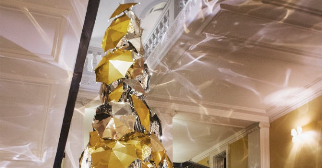 Claridge’s Burberry Tree: design trends at Christmas 2015 | Luxxu Blog