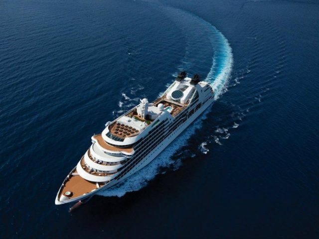 Luxurious Cruise Ships - The Best Of Both Worlds